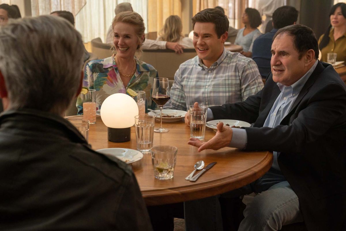 Crítica de “Unos suegros de armas tomar”, la divertida comedia de ...