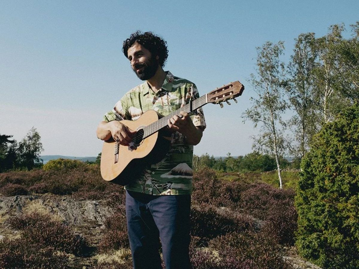 Crítica de "A Tiger in Paradise", un viaje surrealista a la mente de José González | EscribiendoCine