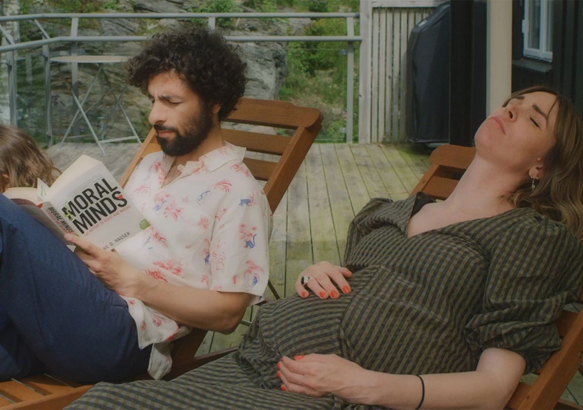 Crítica de "A Tiger in Paradise", un viaje surrealista a la mente de José González | EscribiendoCine