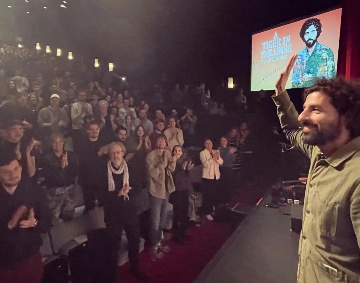 Crítica de "A Tiger in Paradise", un viaje surrealista a la mente de José González | EscribiendoCine