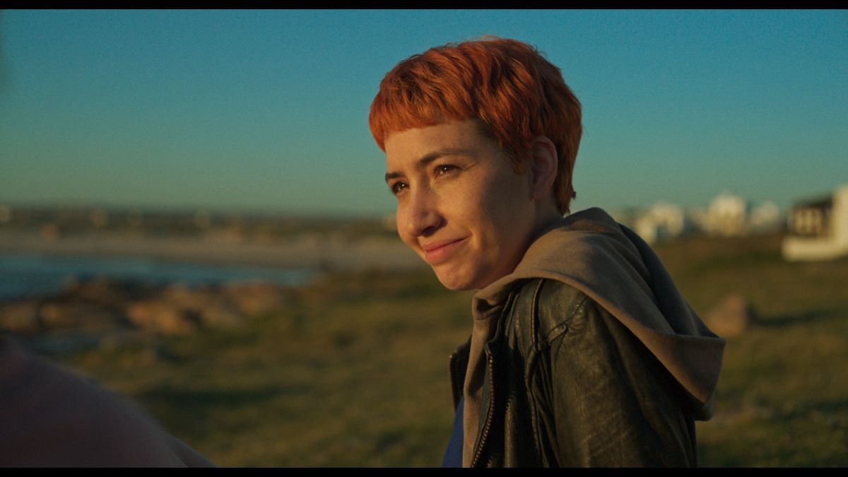 Crítica de "Como el mar": Sofía Gala y Zoe Hochbaum entre oleajes y verdades | EscribiendoCine