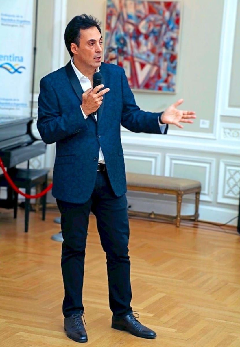 Crítica de "Alperin": Leo Damario y una pintura musical de Ignacio ...