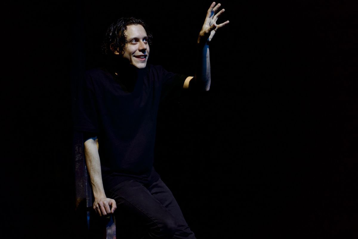 Crítica de "Souvenir de Mar": Alan Madanes y la profunda exploración ...