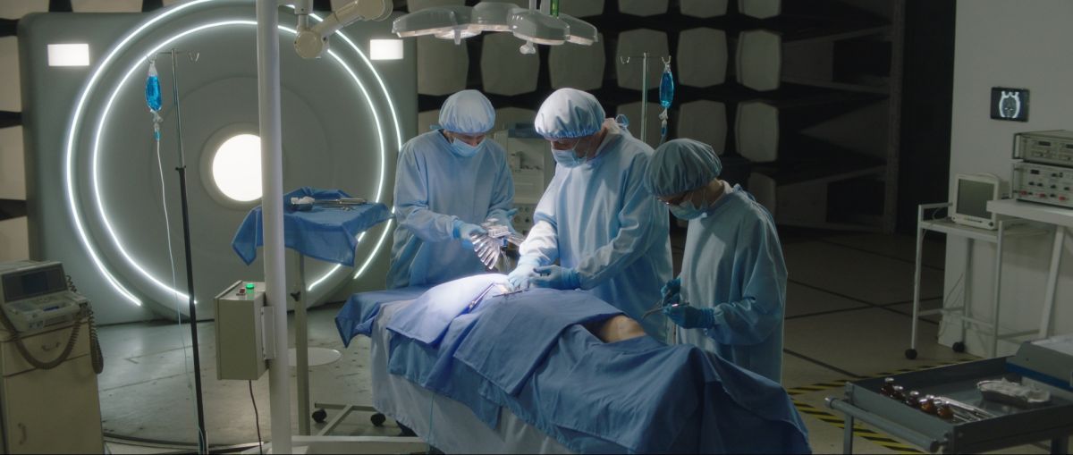 Crítica de “Biónica”: Julia Martínez Rubio entre el encierro y la IA ...