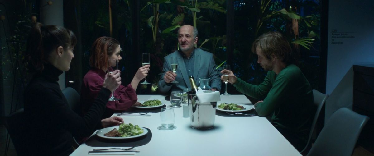 Crítica de “Biónica”: Julia Martínez Rubio entre el encierro y la IA ...