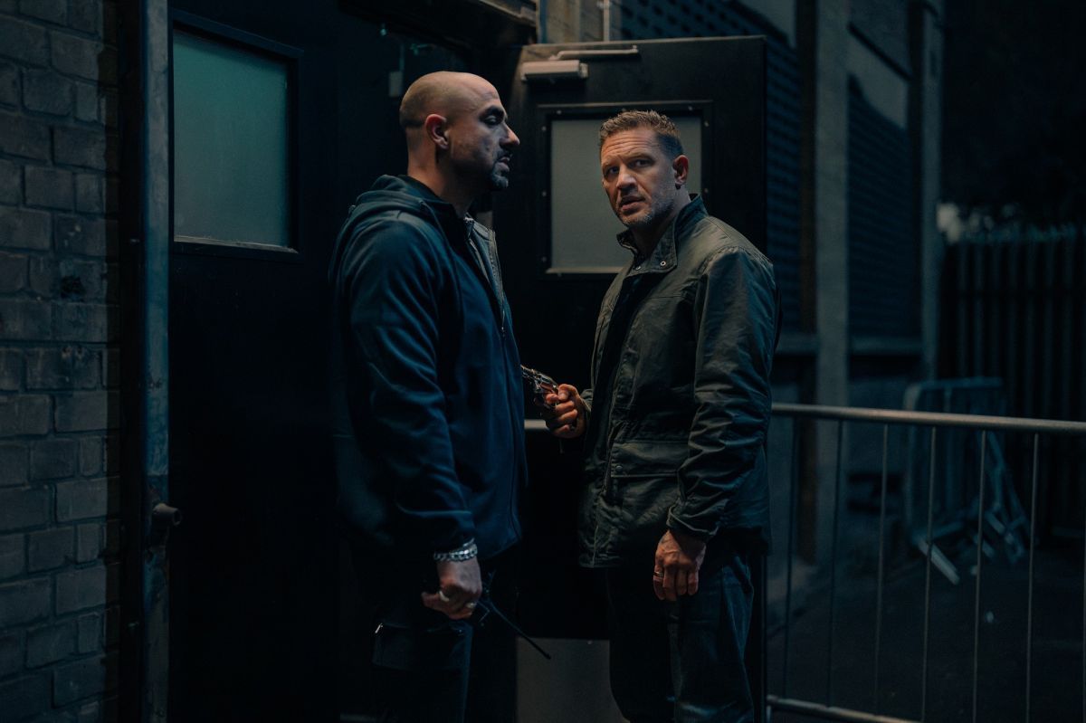 Crítica de “Tierra de mafia”: Tom Hardy, Pierce Brosnan y Helen Mirren ...