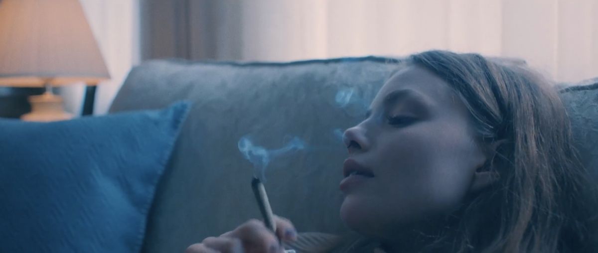 Crítica de “Snorkeling”: Emil Nava y un viaje inmersivo por la adicción ...