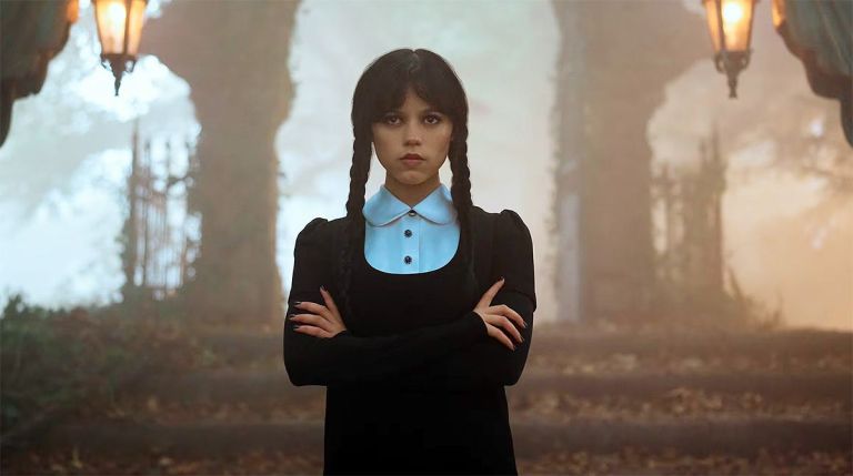 Crítica de "Merlina": La icónica hija de los Addams vuelve con más ...